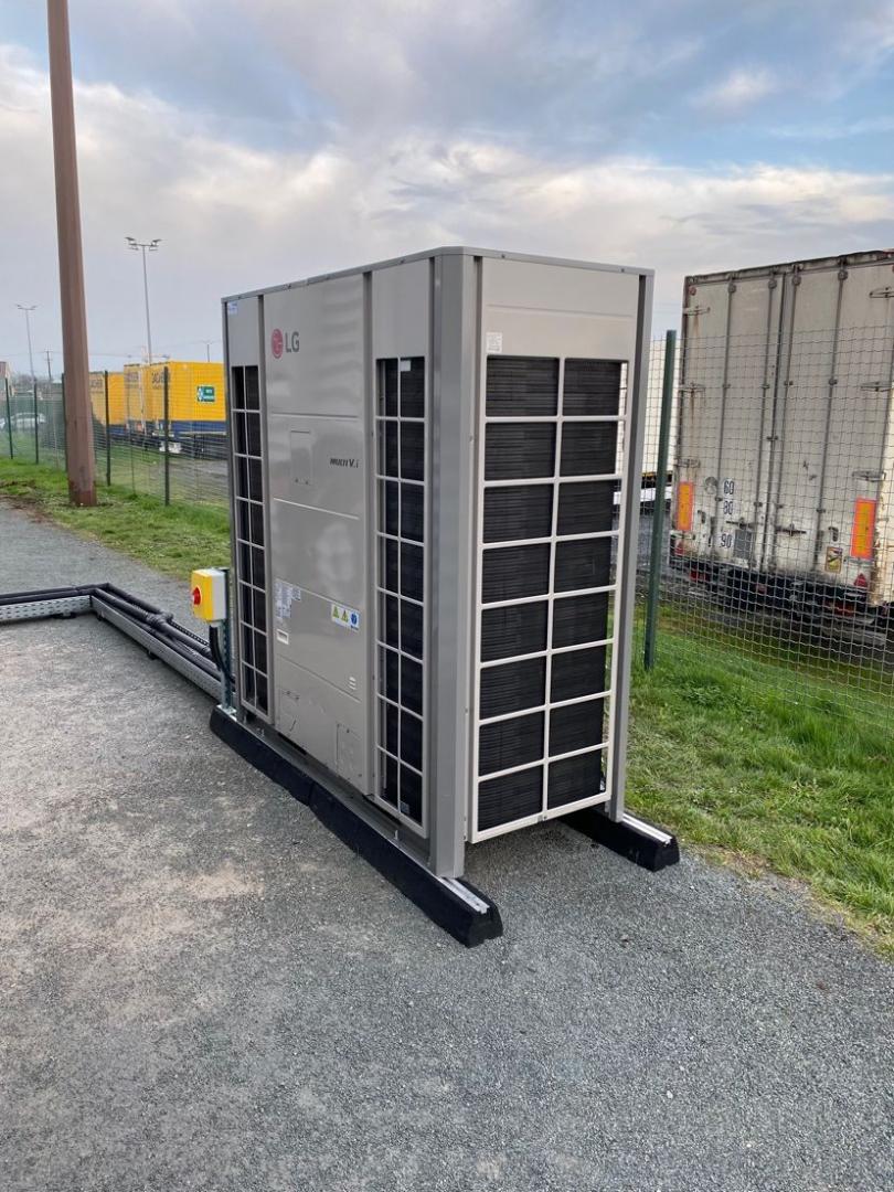 Installation d'un ensemble (DRV) Débit de Réfrigérant Variable LG en ...